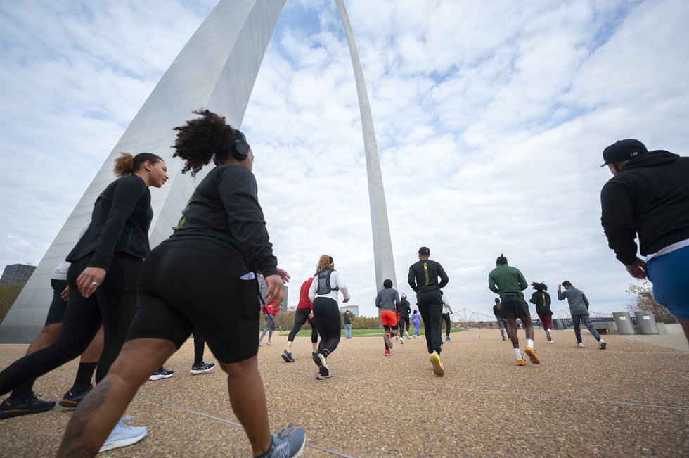 How St. Louis Run Crew is transforming local run club culture | St. Louis Magazine